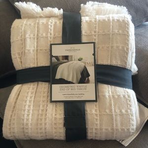 Threshold | Bedding | New Waffle Weave Fringed Bed Throw Threshold ...